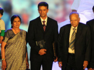 રાહુલ દ્રવિડના પિતાનું નિધન | Rahul Dravid's father passes away after ...