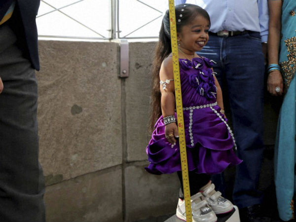 સૌથી ઉંચી બિલ્ડિંગ પર પહોંચી દુનિયાની સૌથી નાની મહિલા | Worlds Shortest ...