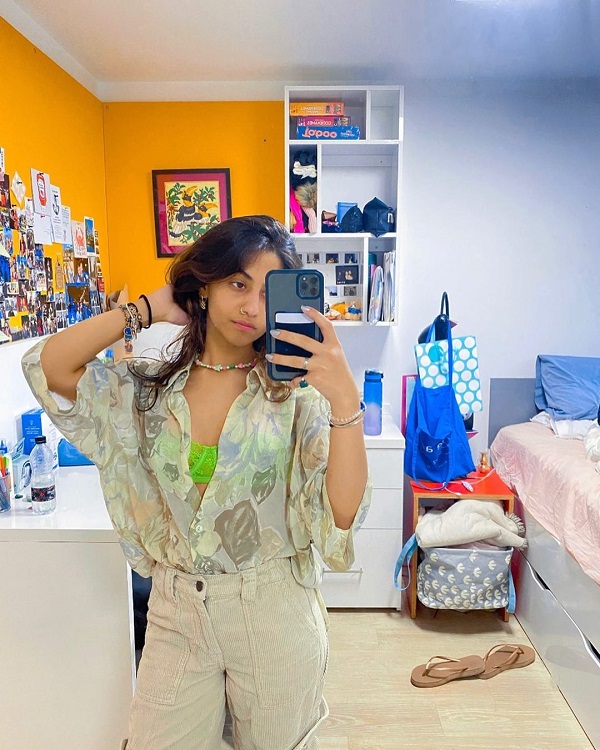 સુહાના ખાનથી પણ ખૂબસૂરત છે તેની કઝીન આલિઆ છીબા, જુઓ ફોટો | Even more ...