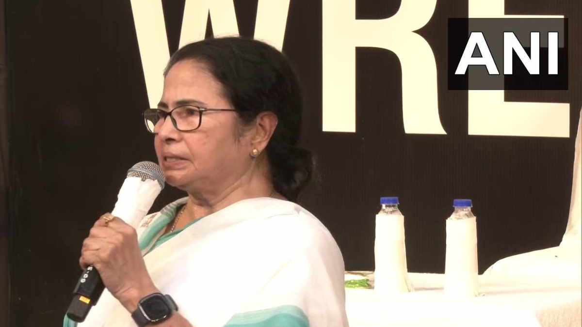 મમતા બેનરજીએ કેન્ડલ માર્ચ યોજી પહેલવાનો આપ્યુ સમર્થન, કહ્યું- તમે લડાઇ ...