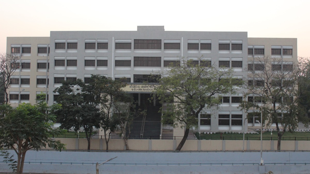 ઉદ્યોગમંત્રી ITI કુબેરનગરના નવનિર્મિત બહુમાળી મકાન અને સેન્ટર ઓફ ...