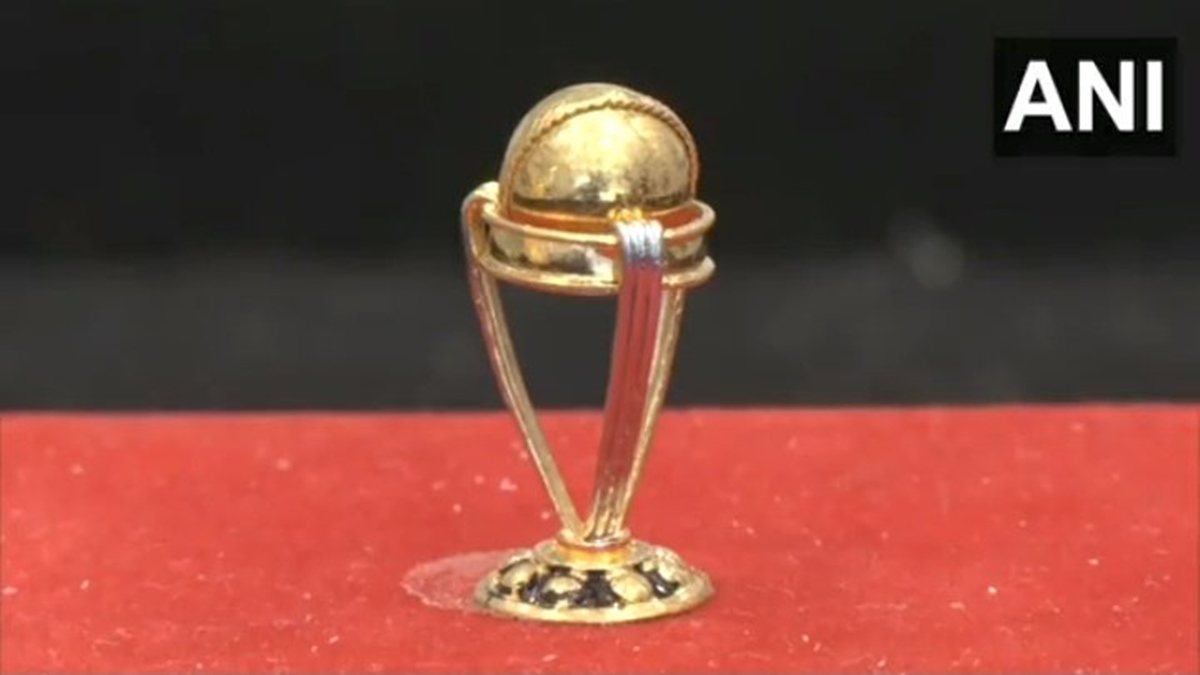 અમદાવાદના ઝવેરીએ બનાવી વિશ્વની સૌથી નાની વર્લ્ડ કપ ટ્રોફી, ભારત ...