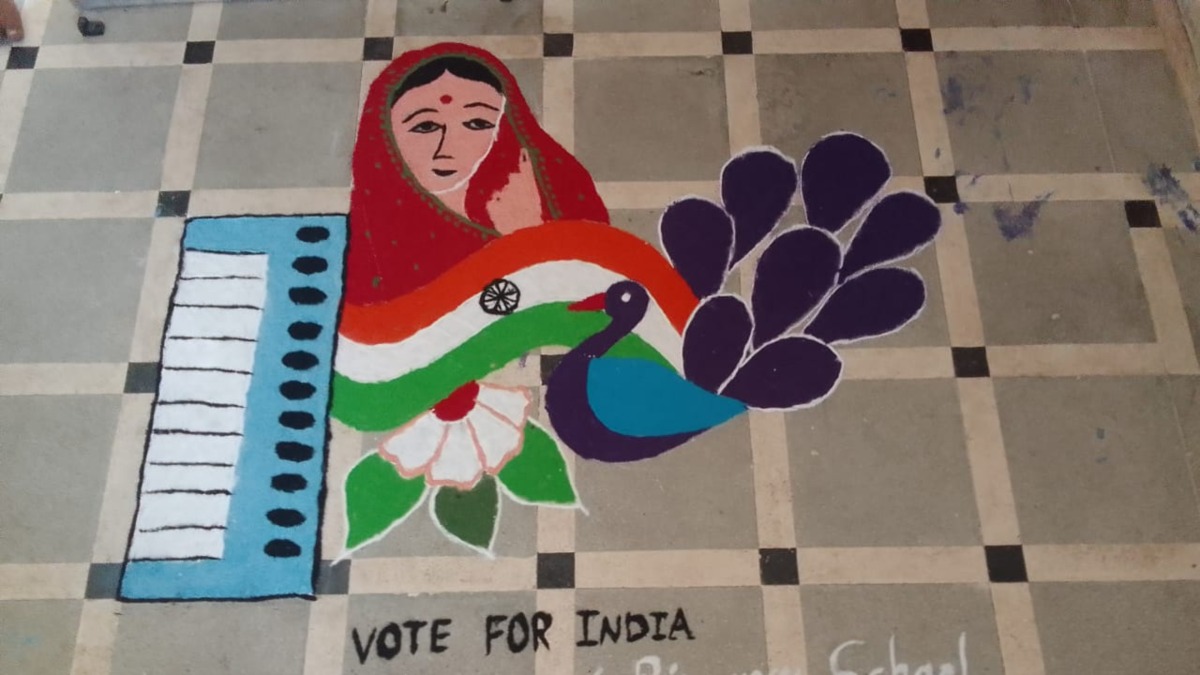 સામૂહિક રંગોળી બનાવી લોકોને આપ્યો મતદાન જાગૃતિનો સંદેશ | Lok sabha ...